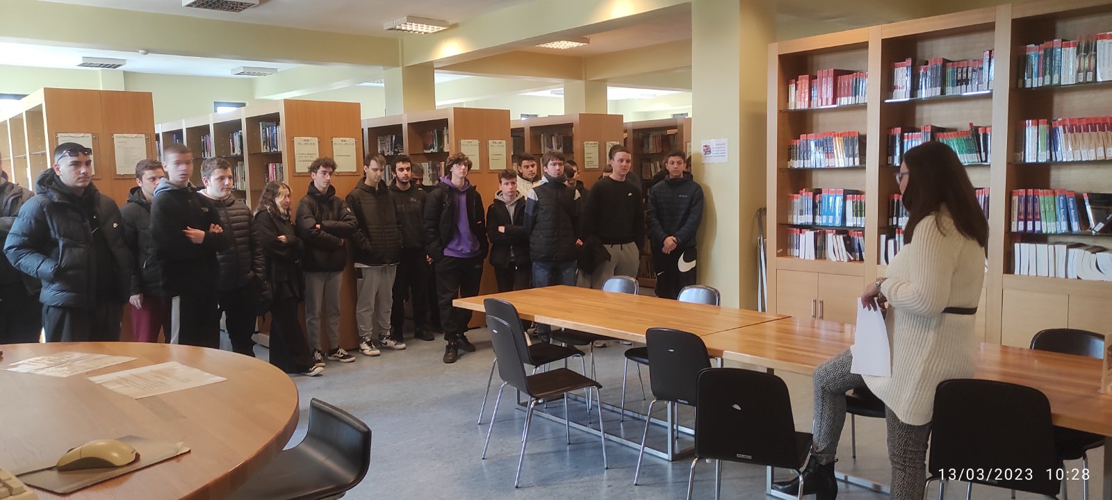 Εικόνες από τη χθεσινή παρουσίαση σε σχολεία του τμηματος Λογιστικης ...