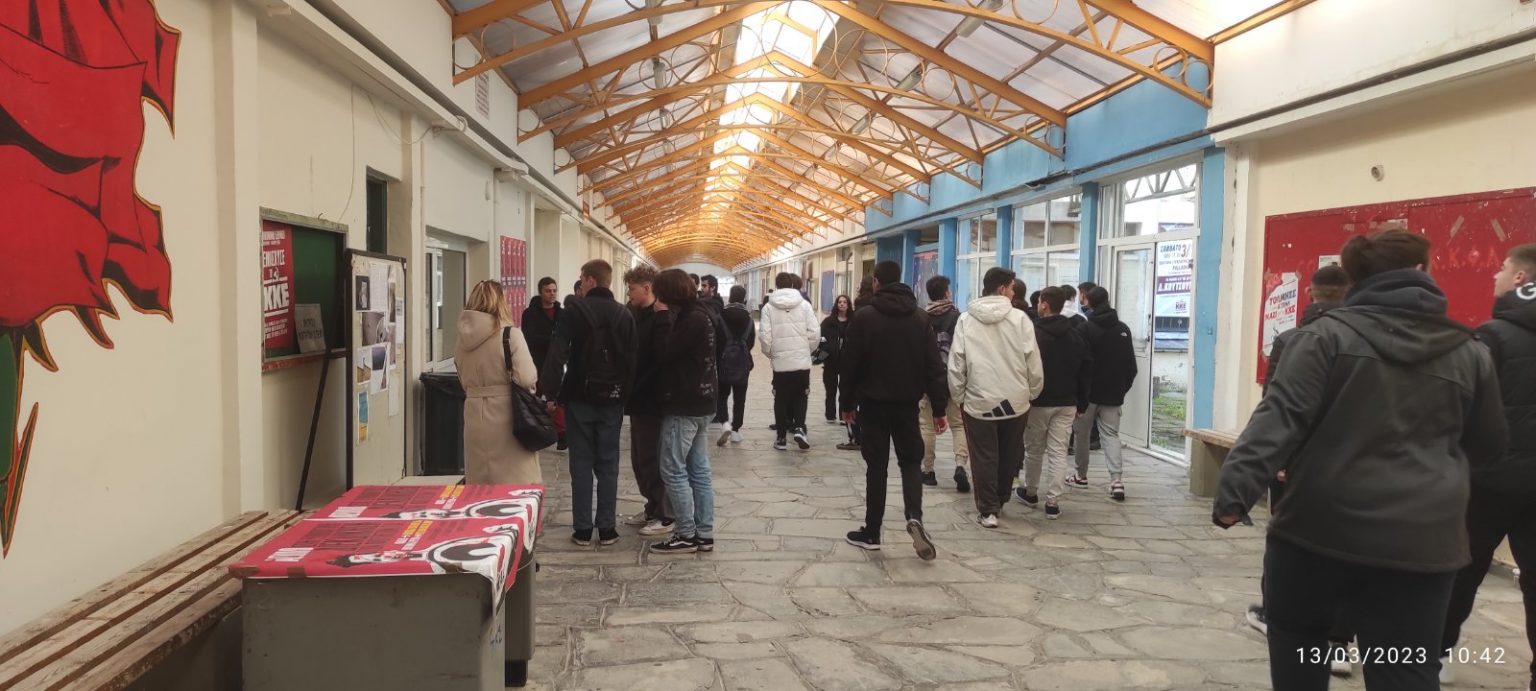 Εικόνες από τη χθεσινή παρουσίαση σε σχολεία του τμηματος Λογιστικης ...
