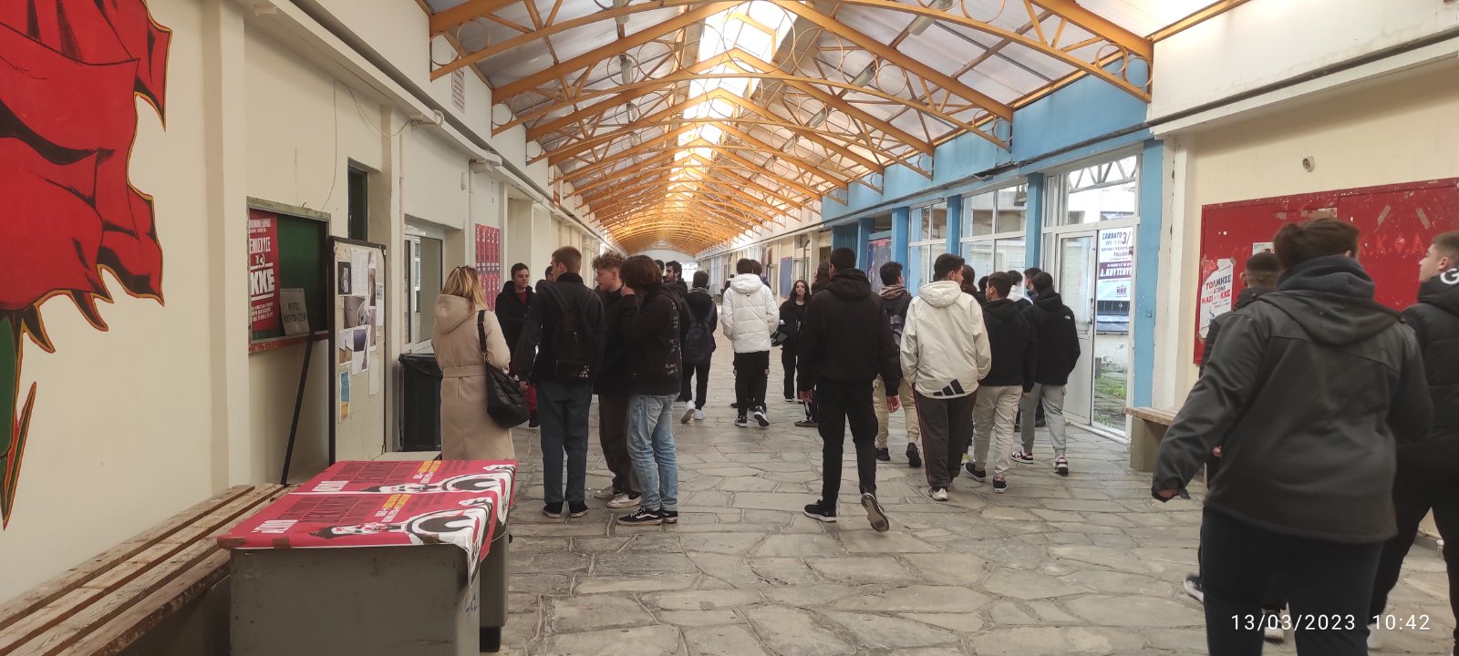 Εικόνες από τη χθεσινή παρουσίαση σε σχολεία του τμηματος Λογιστικης ...